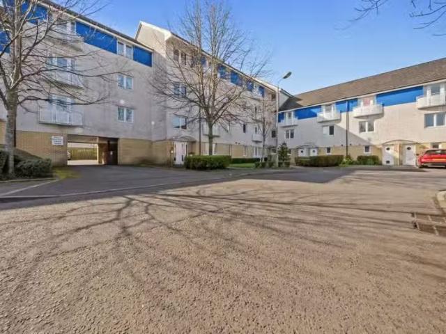 2 bedroom flat for rent in Netherton Gardens, Anniesland, Glas.