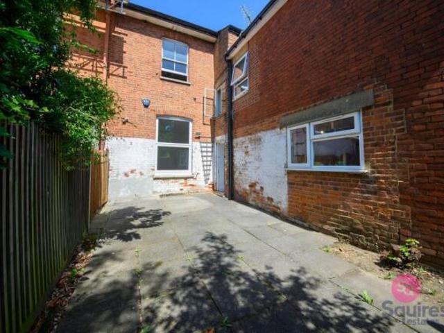 2 bedroom flat for rent in Nether Street, London, N12