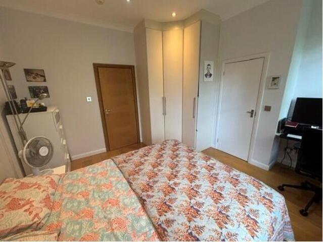 2 bedroom flat for rent in Netherhall Gardens, Finchley Road, London NW3