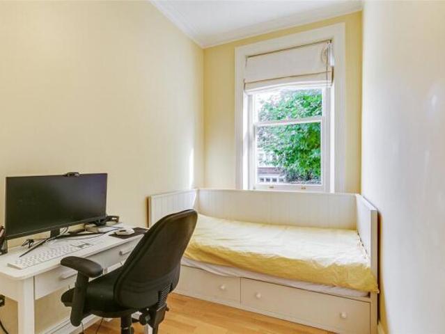 2 bedroom flat for rent in Netherhall Gardens, Hampstead, NW3