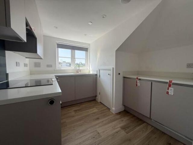 2 bedroom flat for rent in Nevill Terrace, Tunbridge Wells, Kent, TN2