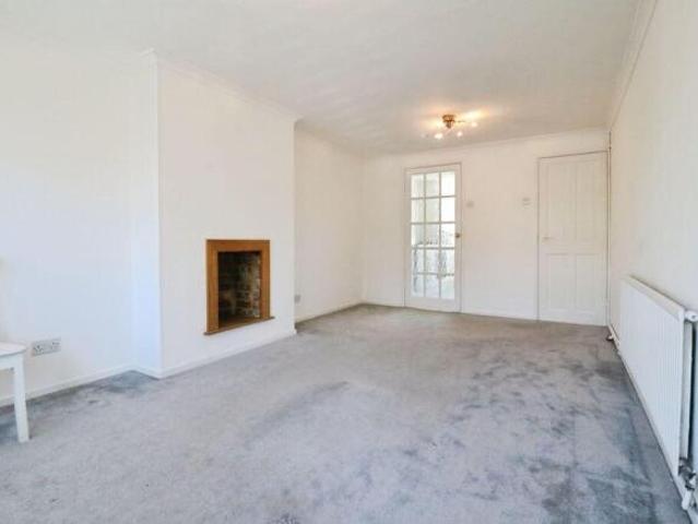 2 bedroom flat for rent in Newton Close, Slough, SL3