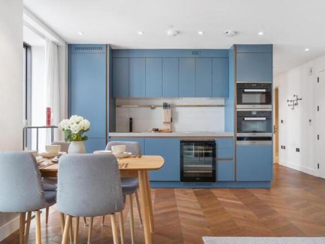 2 bedroom flat for rent in Newton Street, London, WC2B