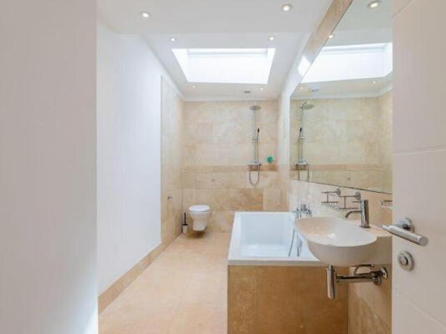 2 bedroom flat for rent in Newton Terrace Lane, Glasgow, G3