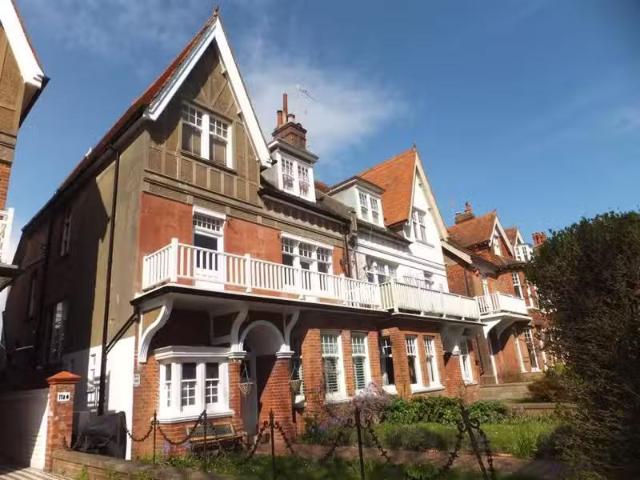2 bedroom flat for rent in New Church Road, Hove, BN3
