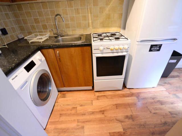 2 bedroom flat for rent in New Cross Road, SE14