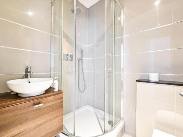 2 bedroom flat for rent in New Kings Road, Fulham, London, SW6