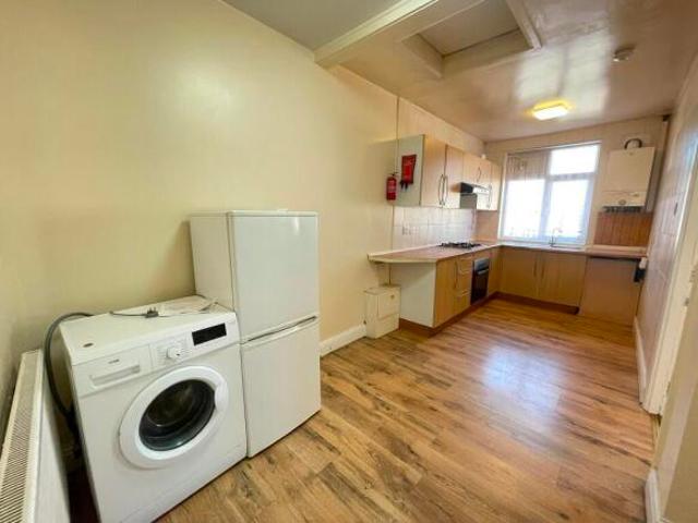 2 bedroom flat for rent in New North Road, Ilford, London, IG6