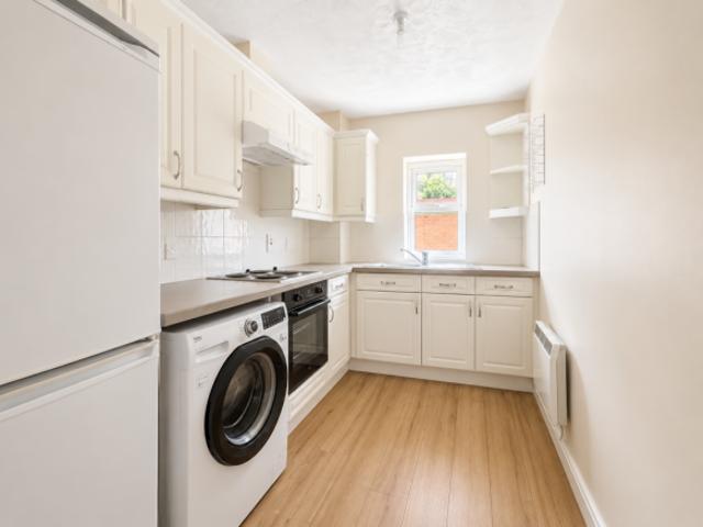 2 bedroom flat for rent in New Stairs, Chatham, ME4