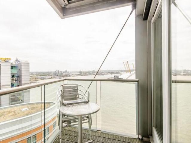 2 bedroom flat for rent in New Providence Wharf, Canary Wharf, London, E14