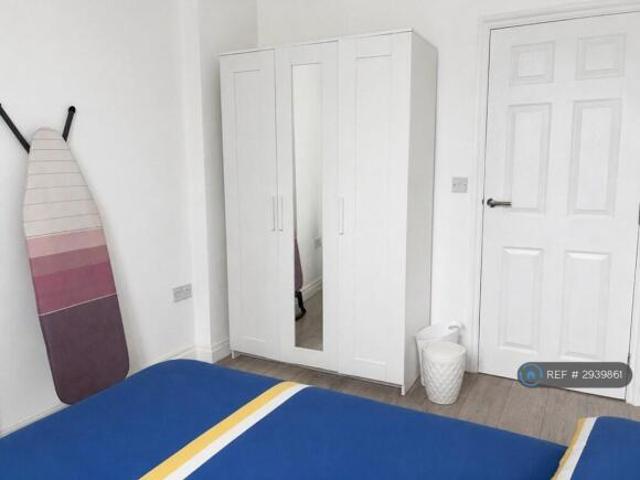 2 bedroom flat for rent in New Road, Chatham, ME4