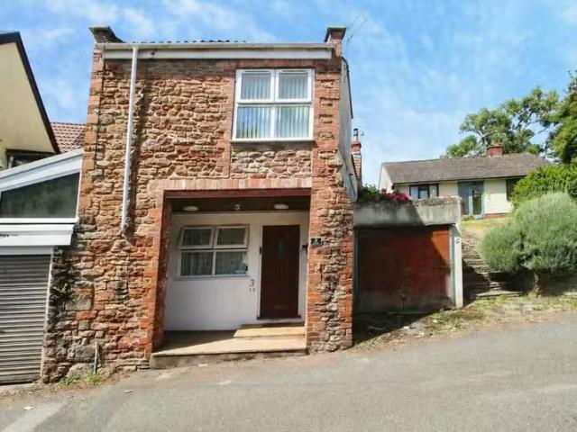 2 bedroom flat for rent in New Road, Pill, BS20