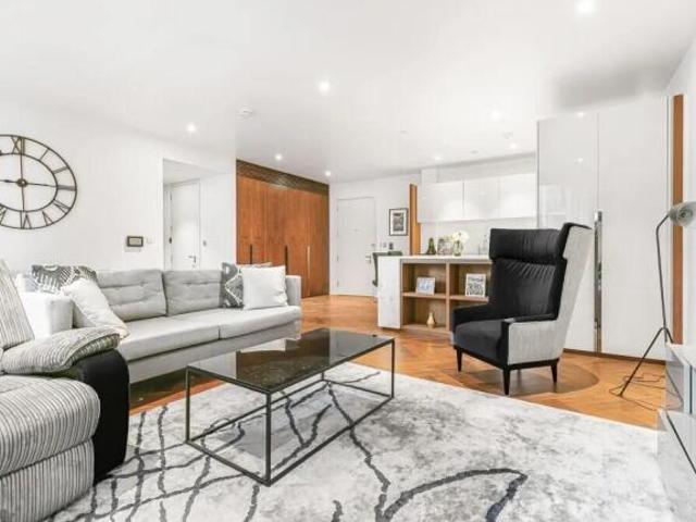 2 bedroom flat for rent in New Union Square, London, SW11