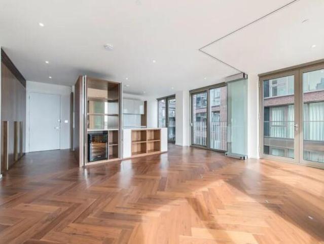 2 bedroom flat for rent in New Union Square, London, SW11
