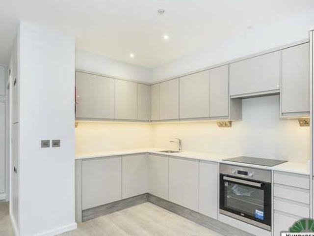 2 bedroom flat for rent in New Village Avenue E14