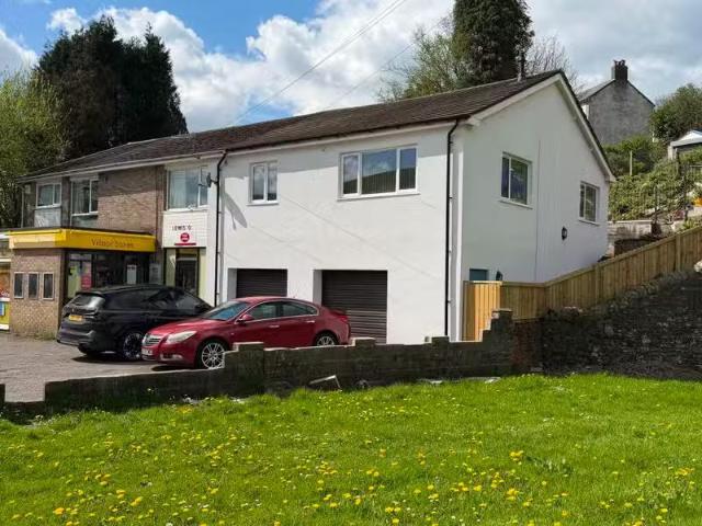 2 bedroom flat for rent in Newbridge House, Heol Pant yr Awel.