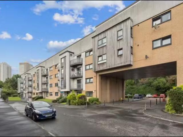 2 bedroom flat for rent in Newburgh Street, Flat 0 1, Shawland.