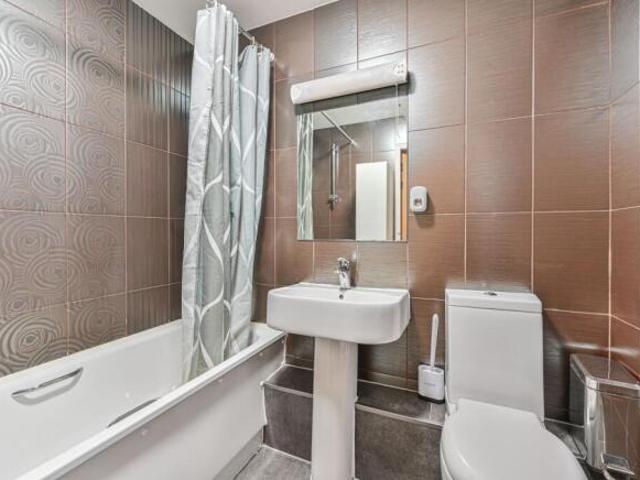 2 bedroom flat for rent in Newington Causeway, Elephant and Castle, SE1