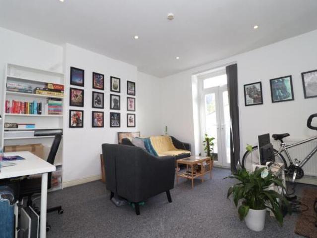 2 bedroom flat for rent in Newport Rd, Roath, CF24
