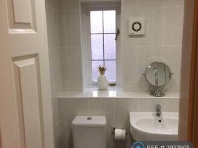 2 bedroom flat for rent in Newry Park East, Chester, CH2