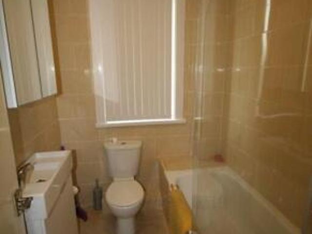 2 bedroom flat for rent in Newsham Drive, Liverpool, L6