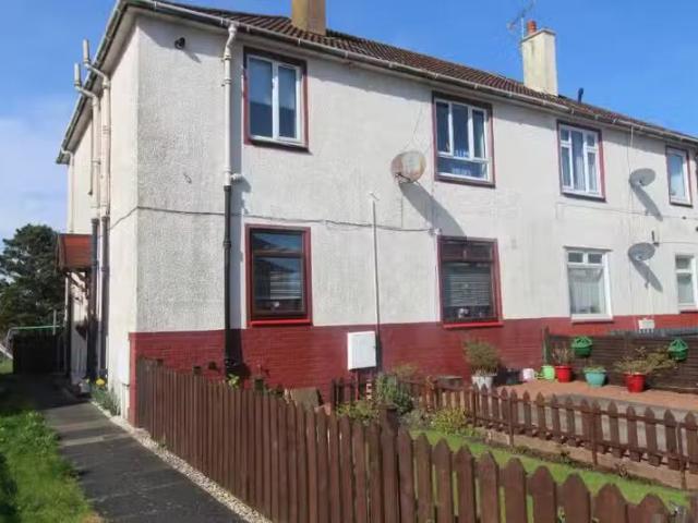 2 bedroom flat for rent in Ninians Terrace, Kilwinning, Ayrshi.