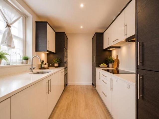 2 bedroom flat for rent in Nightingale Road Guildford GU1