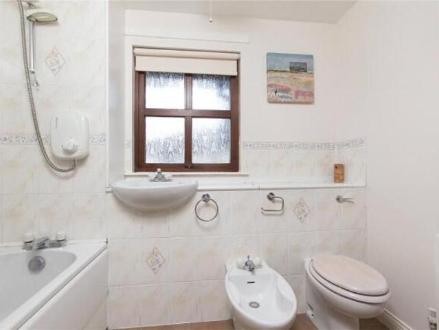 2 bedroom flat for rent in North Werber Place, Edinburgh, EH4