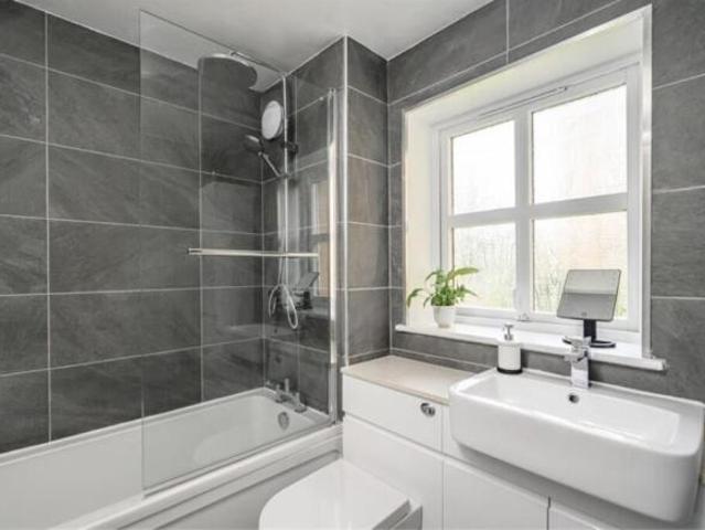 2 bedroom flat for rent in North Werber Place, Fettes, Edinburgh, EH4