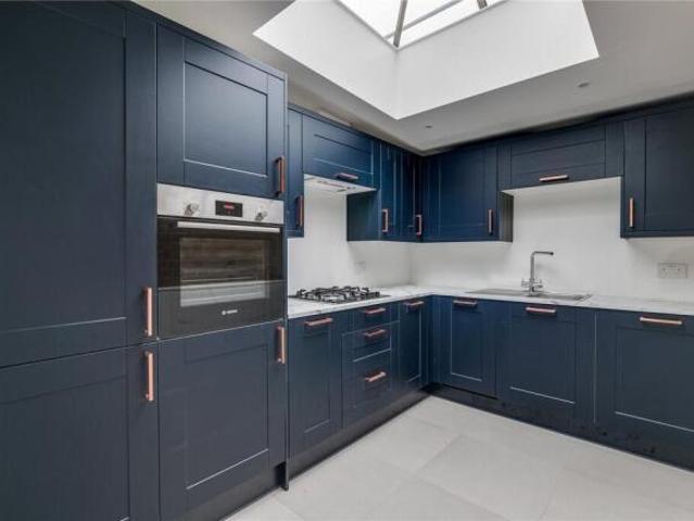 2 bedroom flat for rent in North End Road, Fulham Broadway, SW6