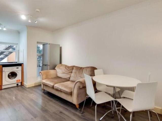 2 bedroom flat for rent in North End Road, Fulham, SW6
