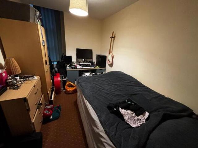 2 bedroom flat for rent in North Hill Road, Leeds, LS6