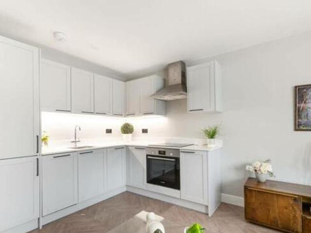 2 Bedroom Flat For Rent In North Kensington, London