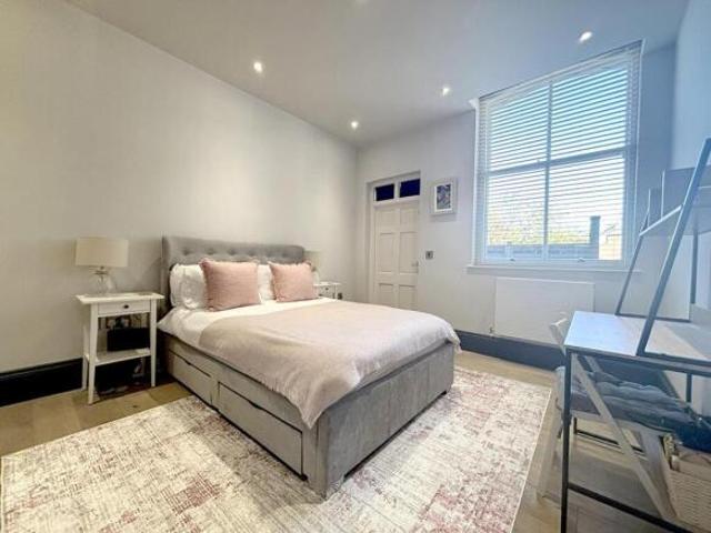 2 bedroom flat for rent in North Park Road, Harrogate, HG1