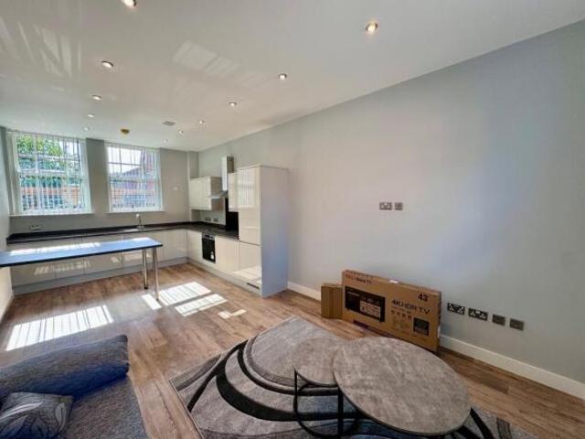 2 bedroom flat for rent in North Sherwood Street, City Centre, NG1