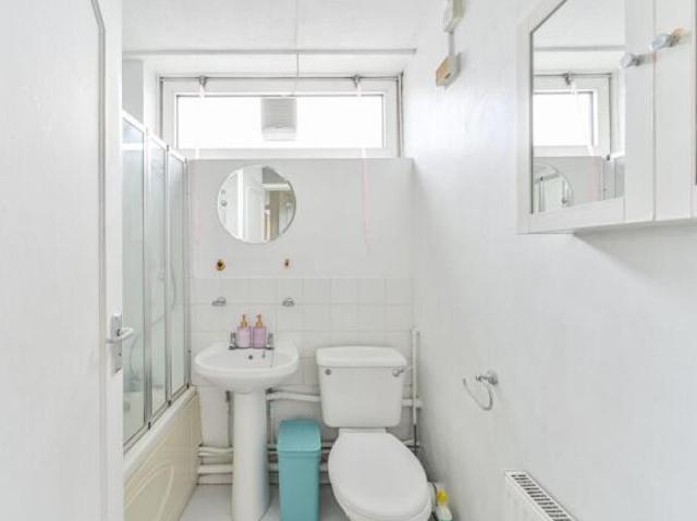 2 bedroom flat for rent in Northcote Road, Between the Commons, London, SW11