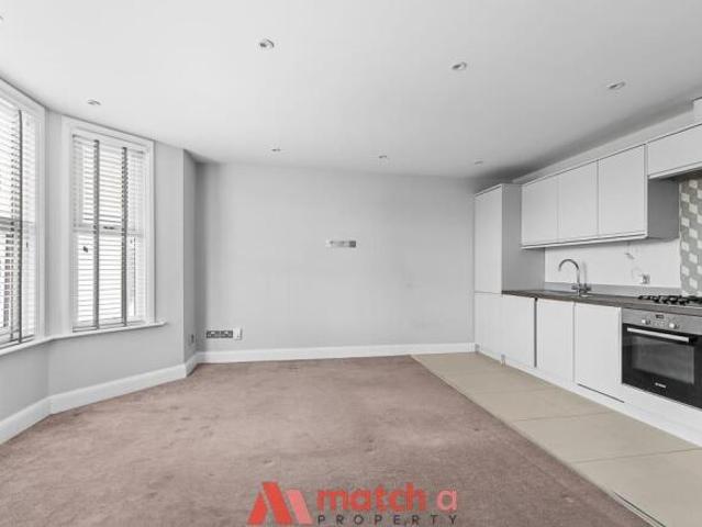2 bedroom flat for rent in Northfield Avenue, Ealing, London, W13