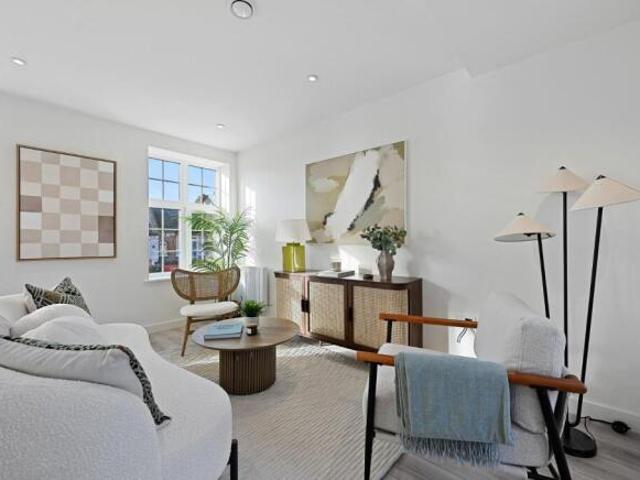 2 bedroom flat for rent in Northfield Avenue, Ealing, W13