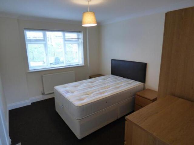 2 bedroom flat for rent in Northfield Avenue, Ealing, W5