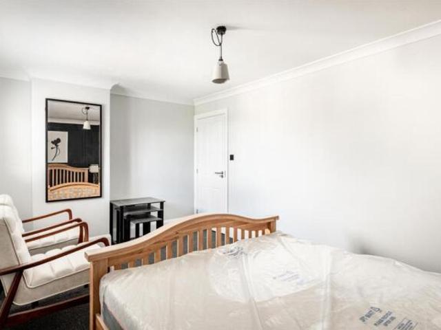 2 bedroom flat for rent in Northfield Avenue, London, W13