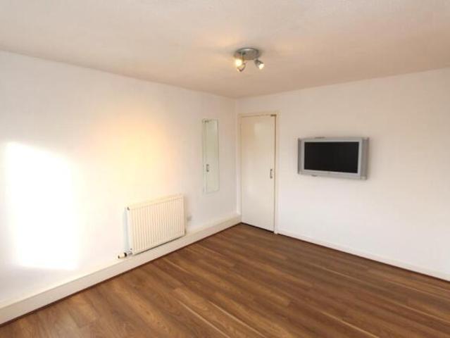 2 bedroom flat for rent in Northfield Grove, Edinburgh, EH8