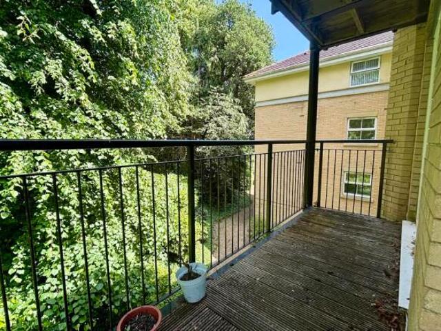 2 bedroom flat for rent in Northlands Road, SO15