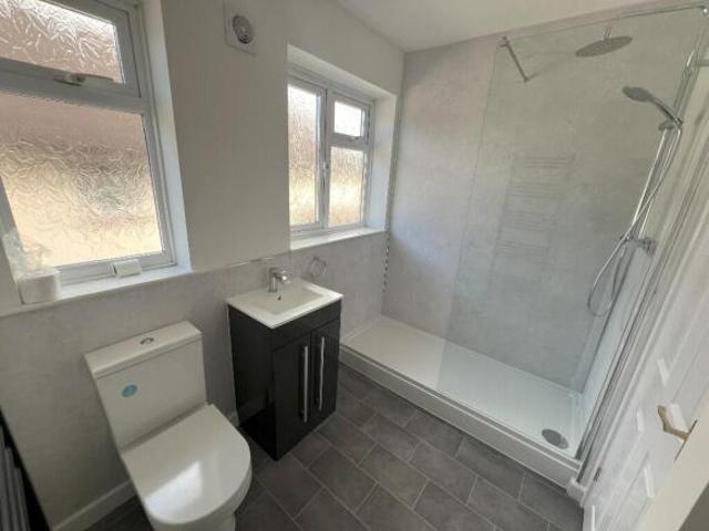 2 bedroom flat for rent in Northumbria Drive, Henleaze, Bristol, City, BS9