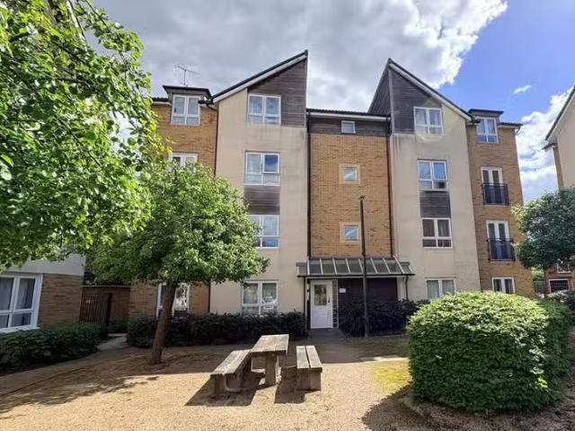 2 bedroom flat for rent in Norton Farm Road, Bristol, BS10 7DE.