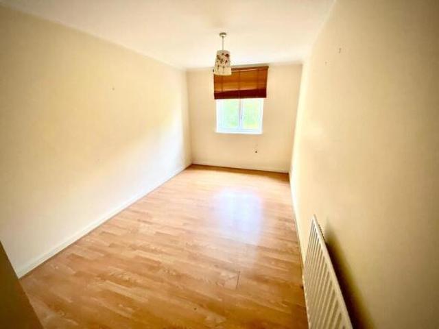 2 bedroom flat for rent in Norwood Green Road, Southall, UB2