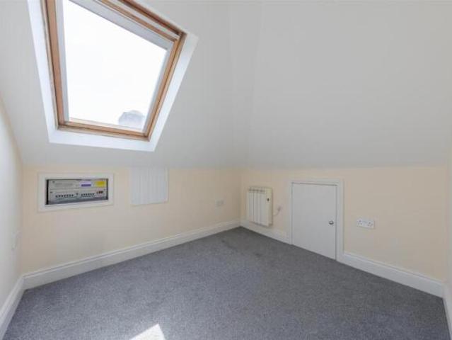 2 bedroom flat for rent in Norwood High Street, London, SE27