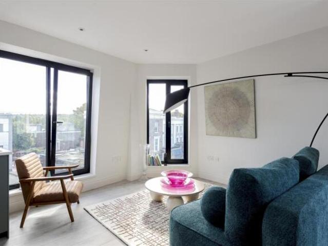 2 bedroom flat for rent in Norwood Road, London, SE27