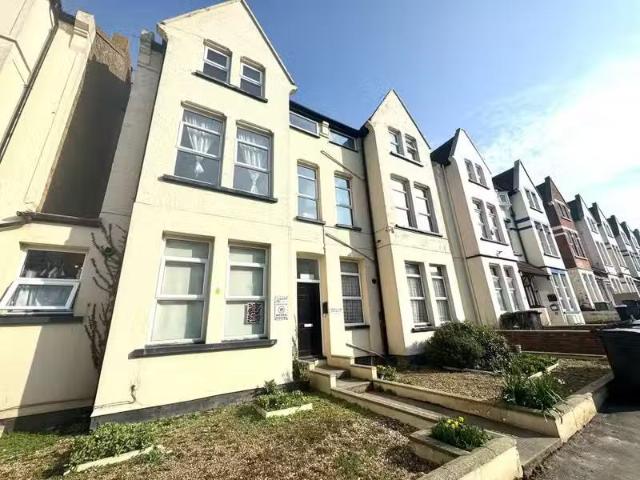 2 bedroom flat for rent in Norfolk Court, Norfolk Road, Clifto.