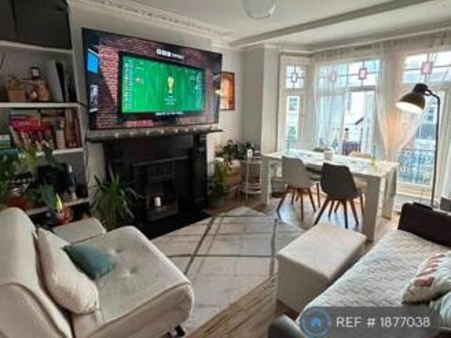 2 bedroom flat for rent in Norroy Road, London, SW15