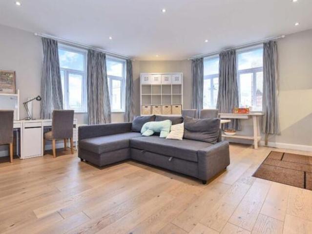 2 bedroom flat for rent in Norroy Road, Putney, SW15